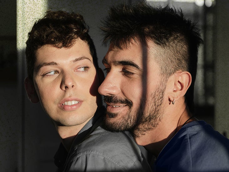 How can bipolar disorder affect relationships? - Medical News Today