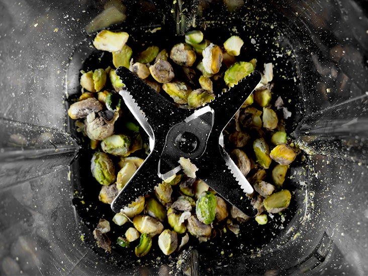 Nut allergy: Symptoms, types, causes, and treatments