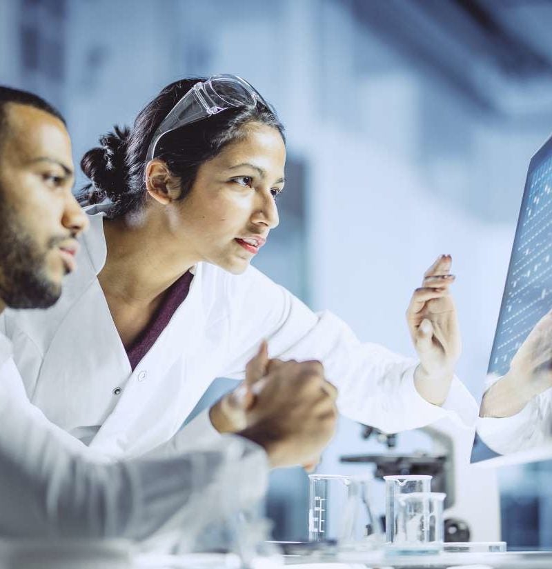 Male scientists more likely to present findings positively