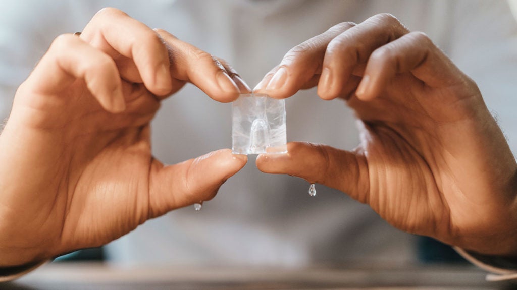 Pagophagia: Symptoms, causes, and treatment