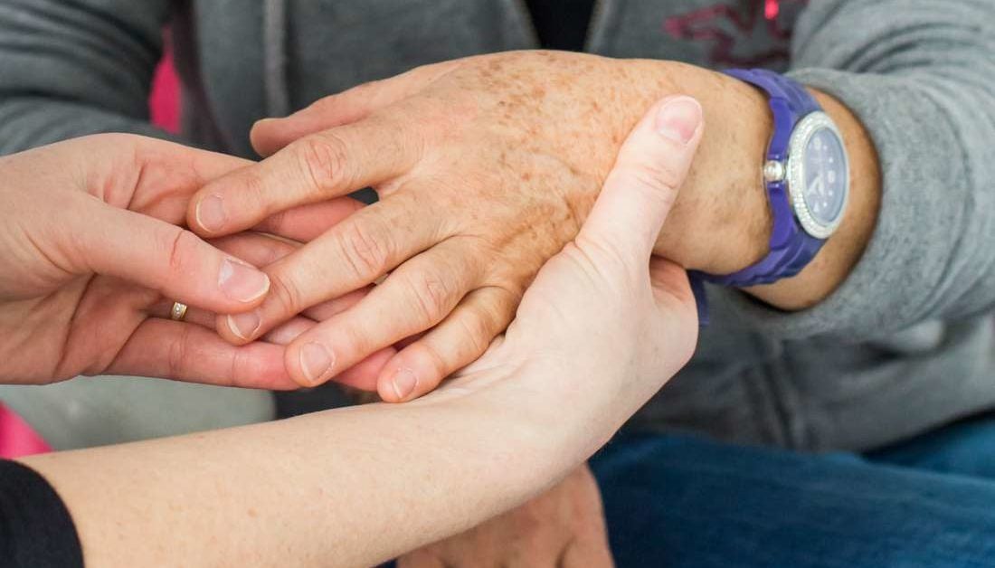 Symptoms of rheumatoid arthritis (RA) in females