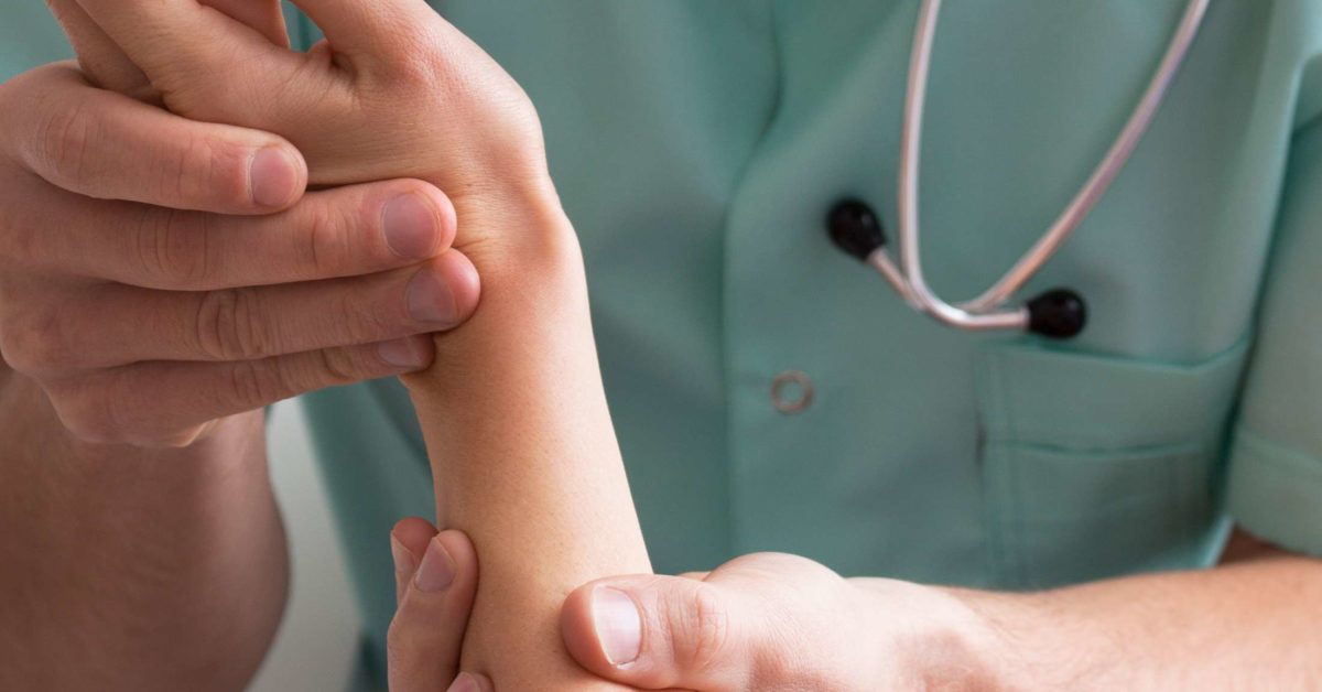 Psoriasis vs. tinea versicolor: Causes, symptoms, and treatments