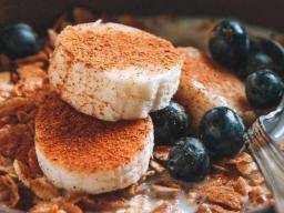 Cinnamon powder: Benefits, risks, and tips