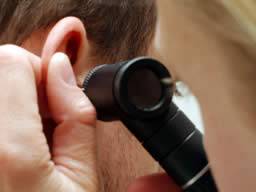 'Watchful Waiting' Proves Best for Ear Infections In Kids
