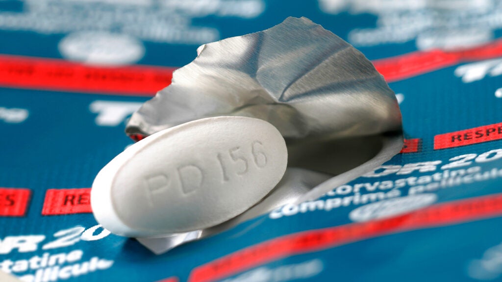 Statin pros and cons: Benefits, side effects, and alternatives