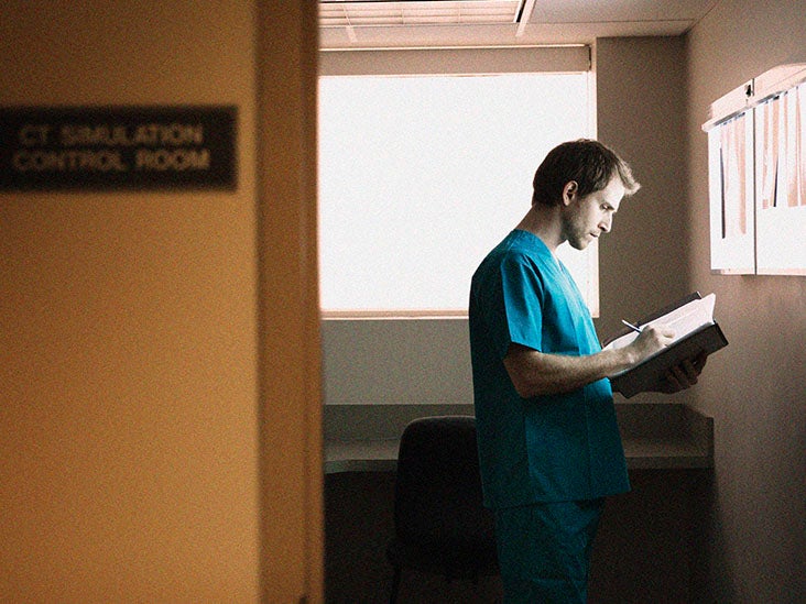 Thrombosis vs. embolism: Differences, symptoms, and more