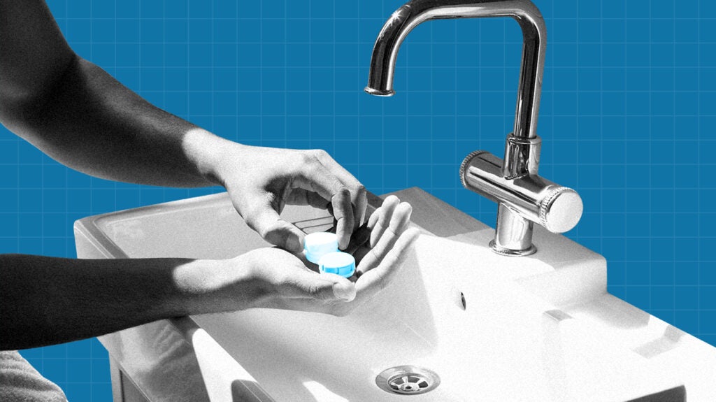 Air Optix contact lens review: Pros, cons, and more