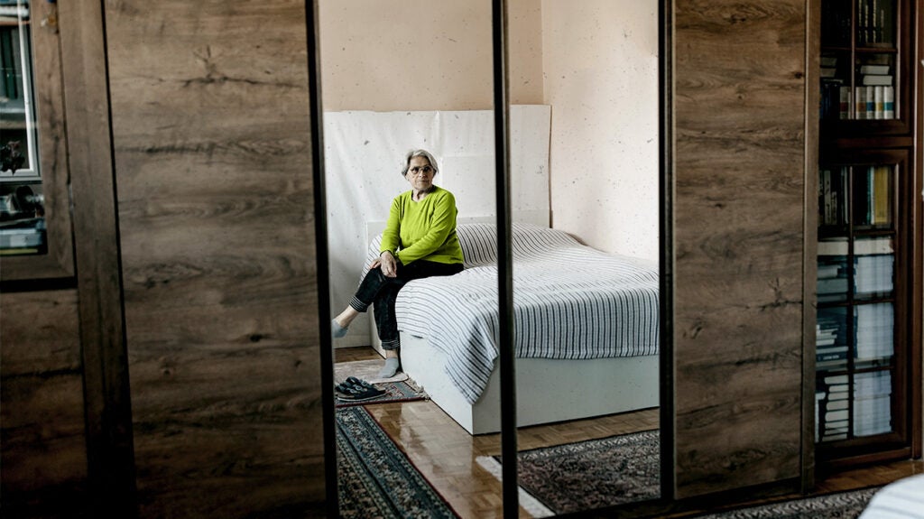 Delirium vs. dementia: Symptoms and more