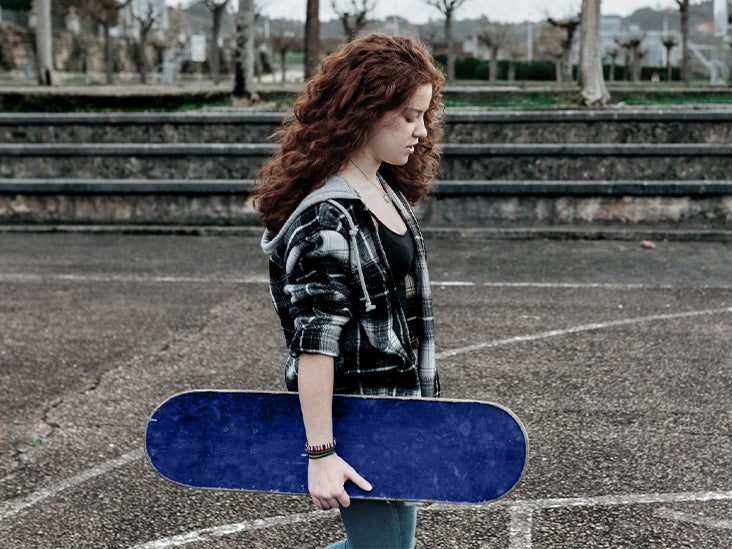 Hyperthyroidism in teens: Symptoms, treatment, causes, more