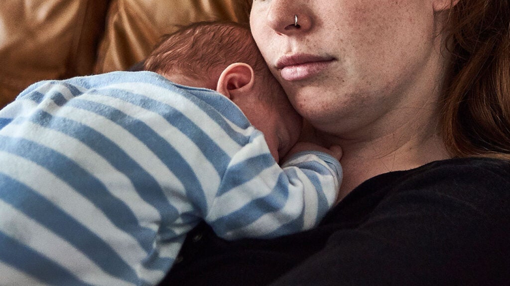 Postpartum thyroiditis: Symptoms, treatment, and more