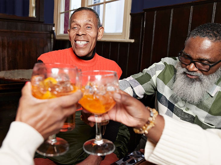 Alcohol and macular degeneration: What’s the link?