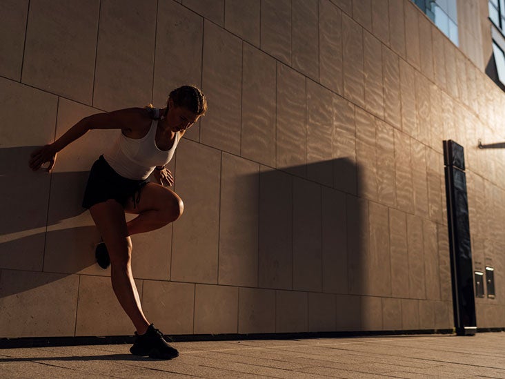 Hip pain when running: Causes and more