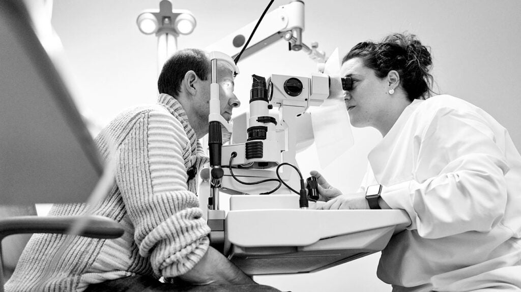 Macular degeneration diagnosis: Tests and more