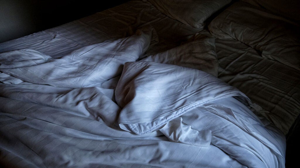 Are night sweats an early sign of HIV?