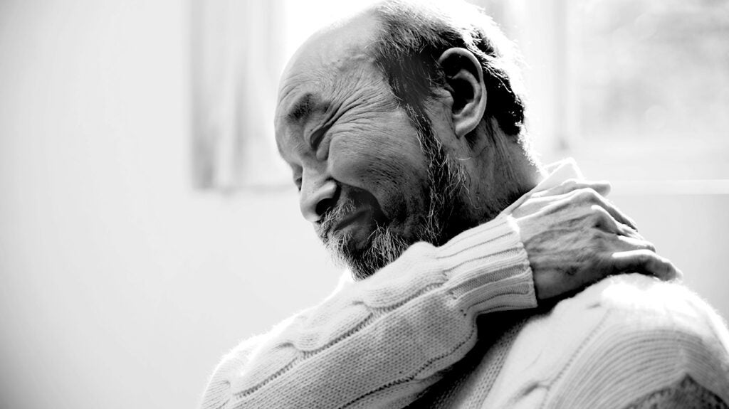 Heart attack back pain: Location, signs, and more