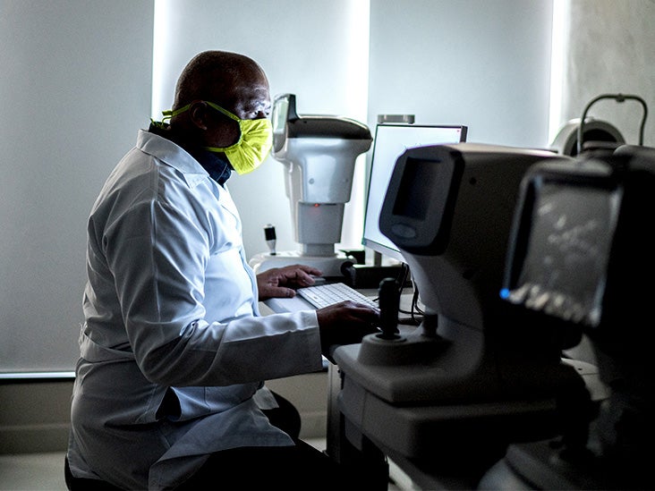 Trabeculectomy: Preparation, procedure, and side effects