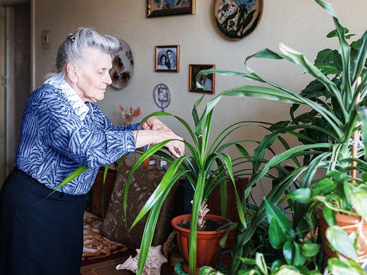 Joint injections: Types, benefits, and risks