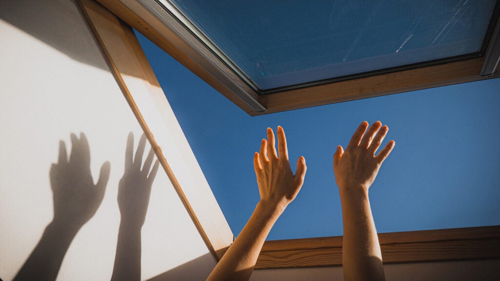 Double-jointed thumbs: Symptoms, causes, and more