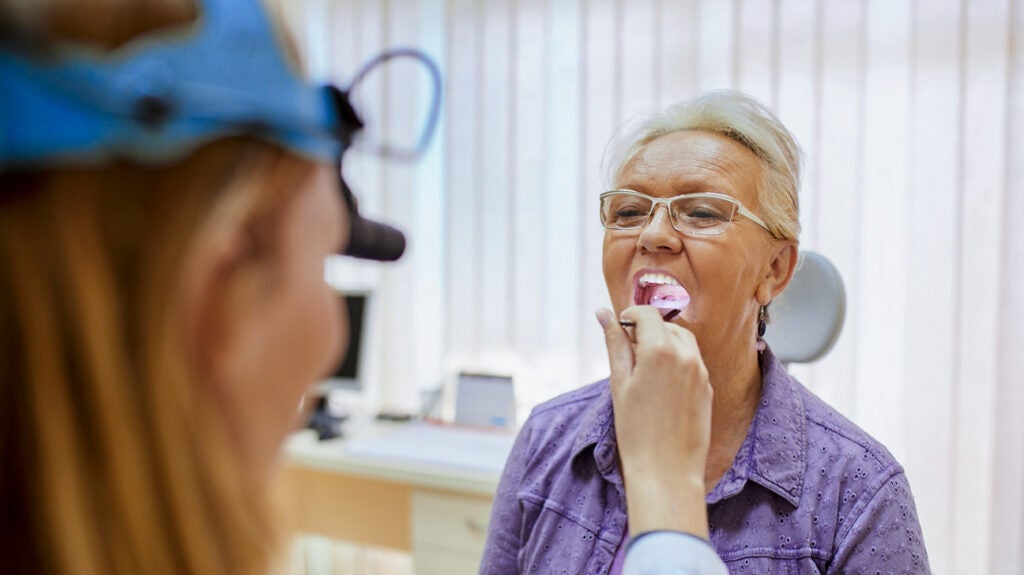 What to know about anemia symptoms in the mouth