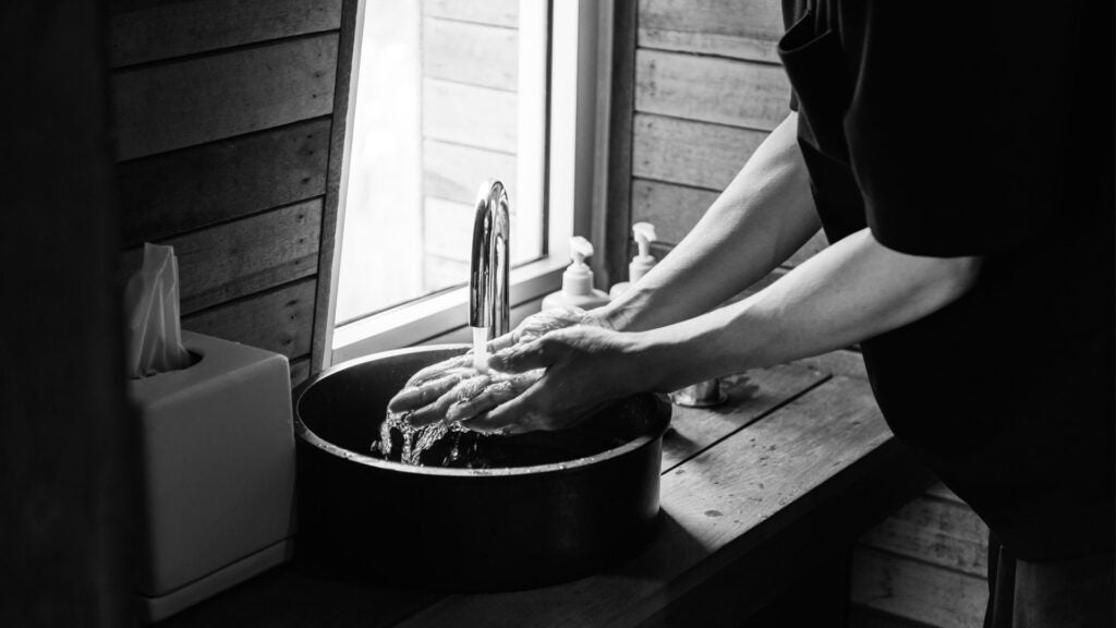 Obsession vs. compulsion: Differences and examples