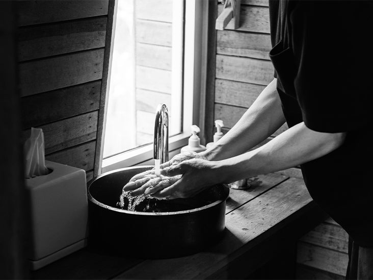 Obsession vs. compulsion: Differences and examples