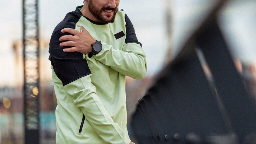 Pinched nerve in shoulder: Symptoms and treatment