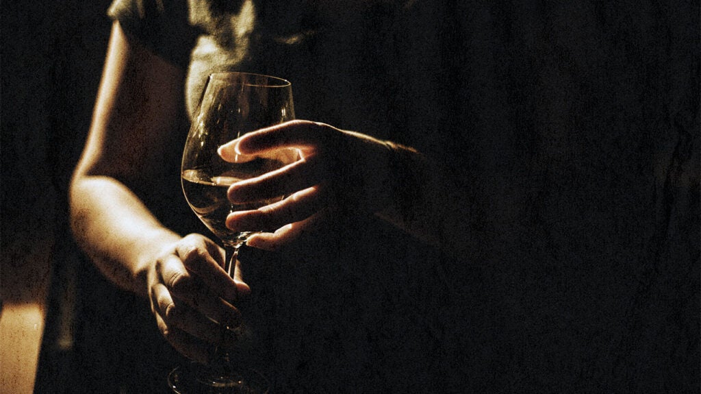 Does alcohol cause constipation?